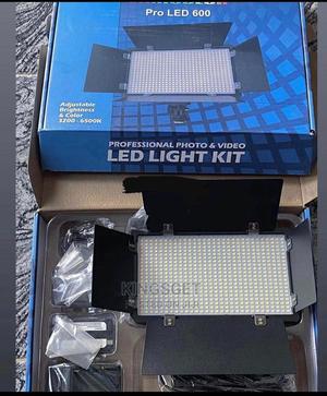 Pro Led 600 Light Kit With Battery, Adapter and Stand in Circle ...