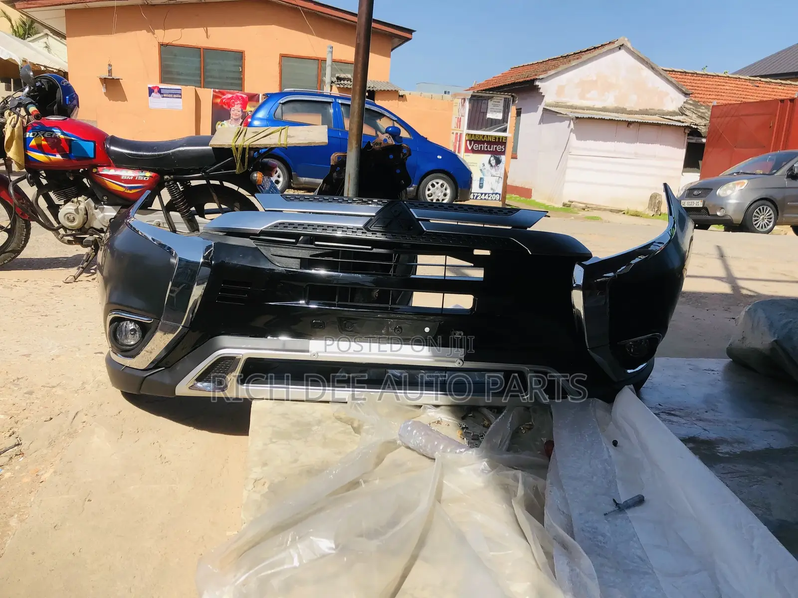 Outlander 2019 2020 Front Bumper Complete in Abossey Okai - Vehicle ...