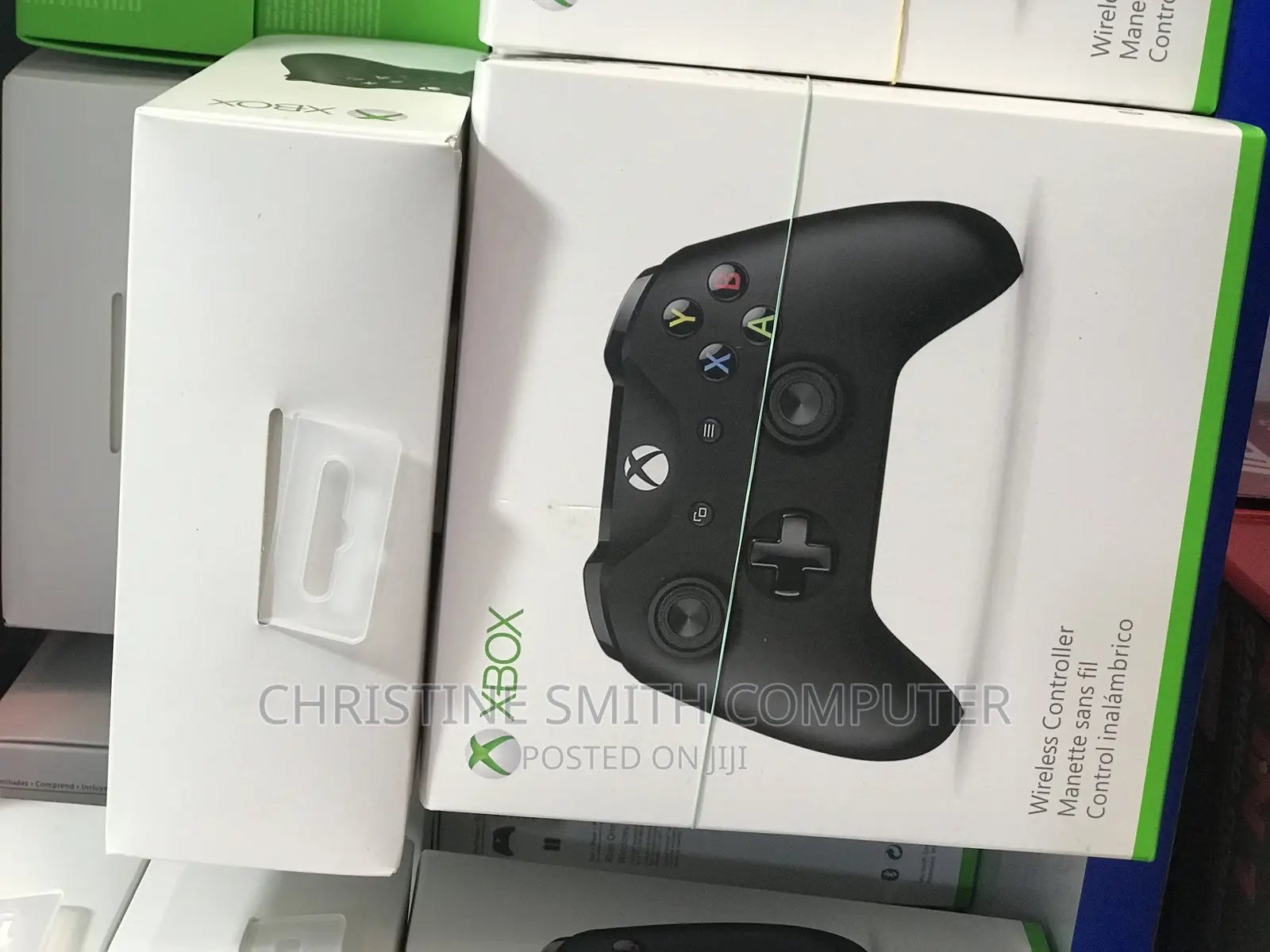 Xbox One X Wireless Controller in Circle - Video Game Consoles ...
