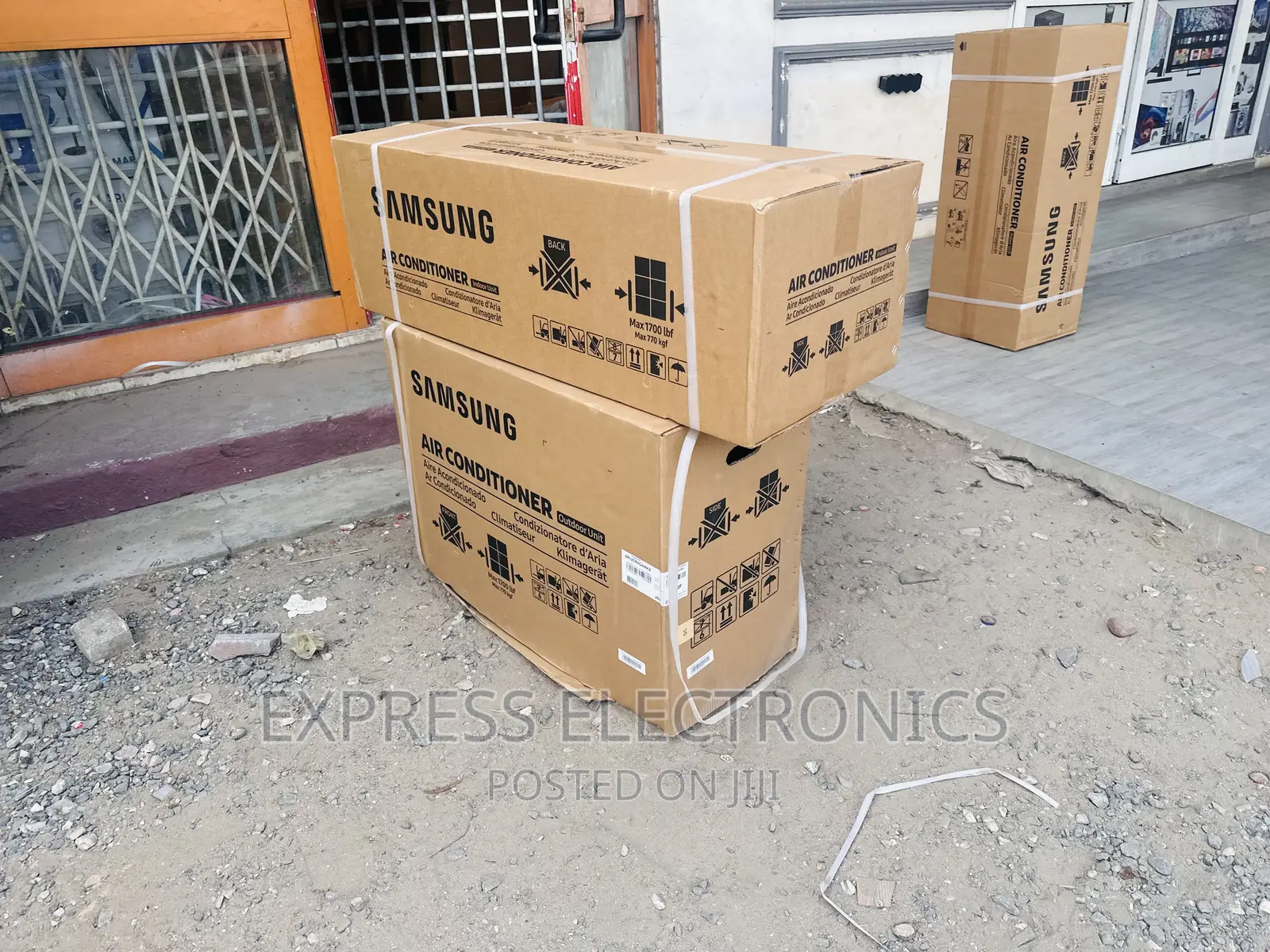Samsung Split R410 Gas 1.5hp )) White LED in Adabraka - Home Appliances ...