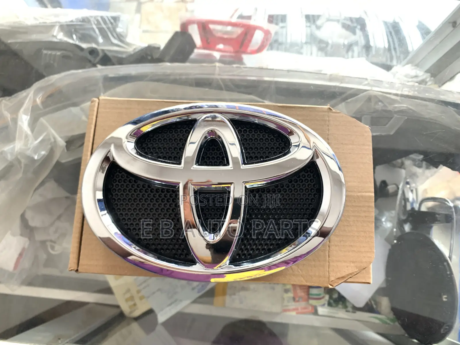 Land Cruiser Prado 2014 Crown/Logo in Abossey Okai - Vehicle Parts ...