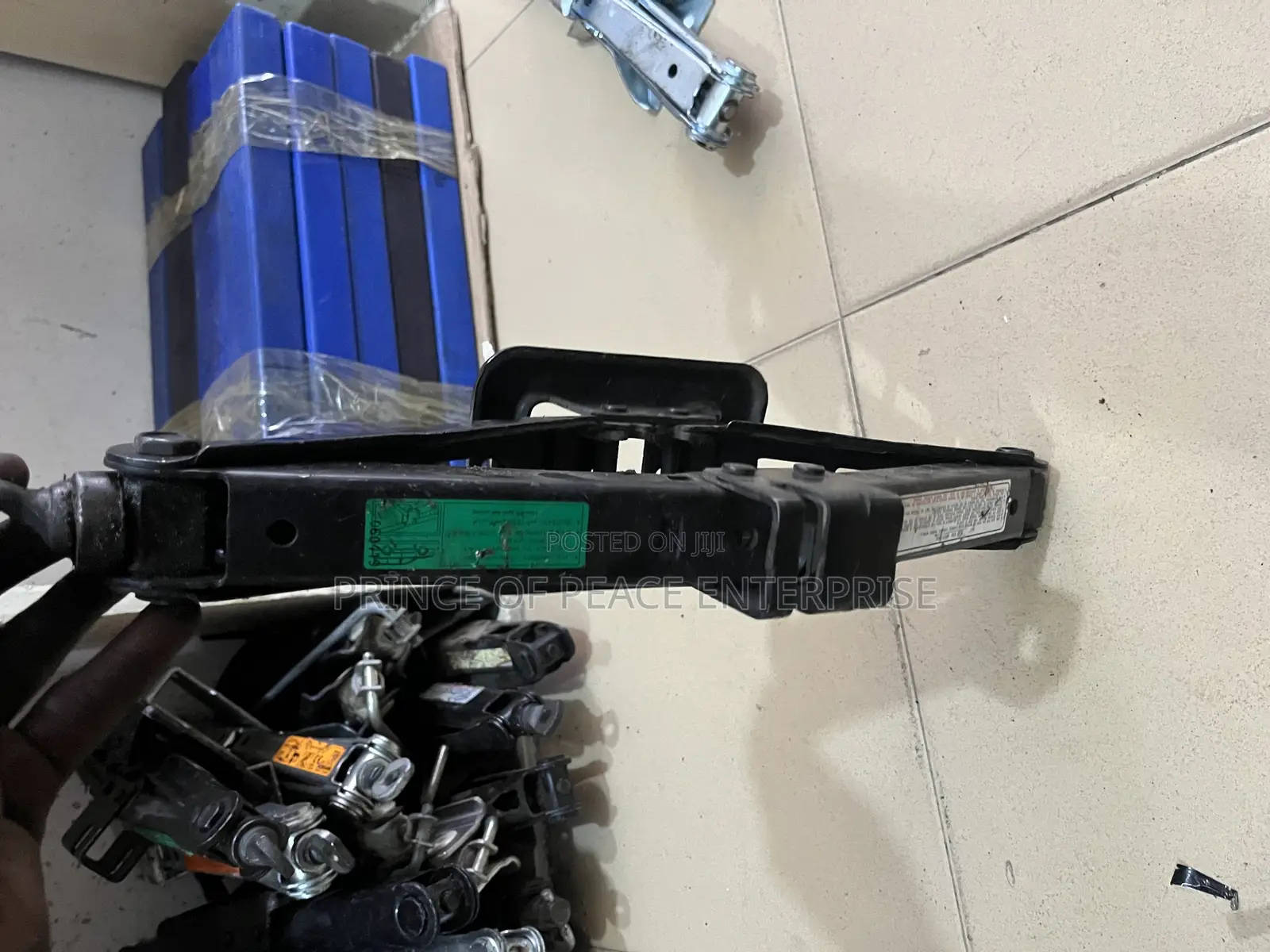 Samsung and Renault Universal Floor Jack Manual in Abossey Okai ...