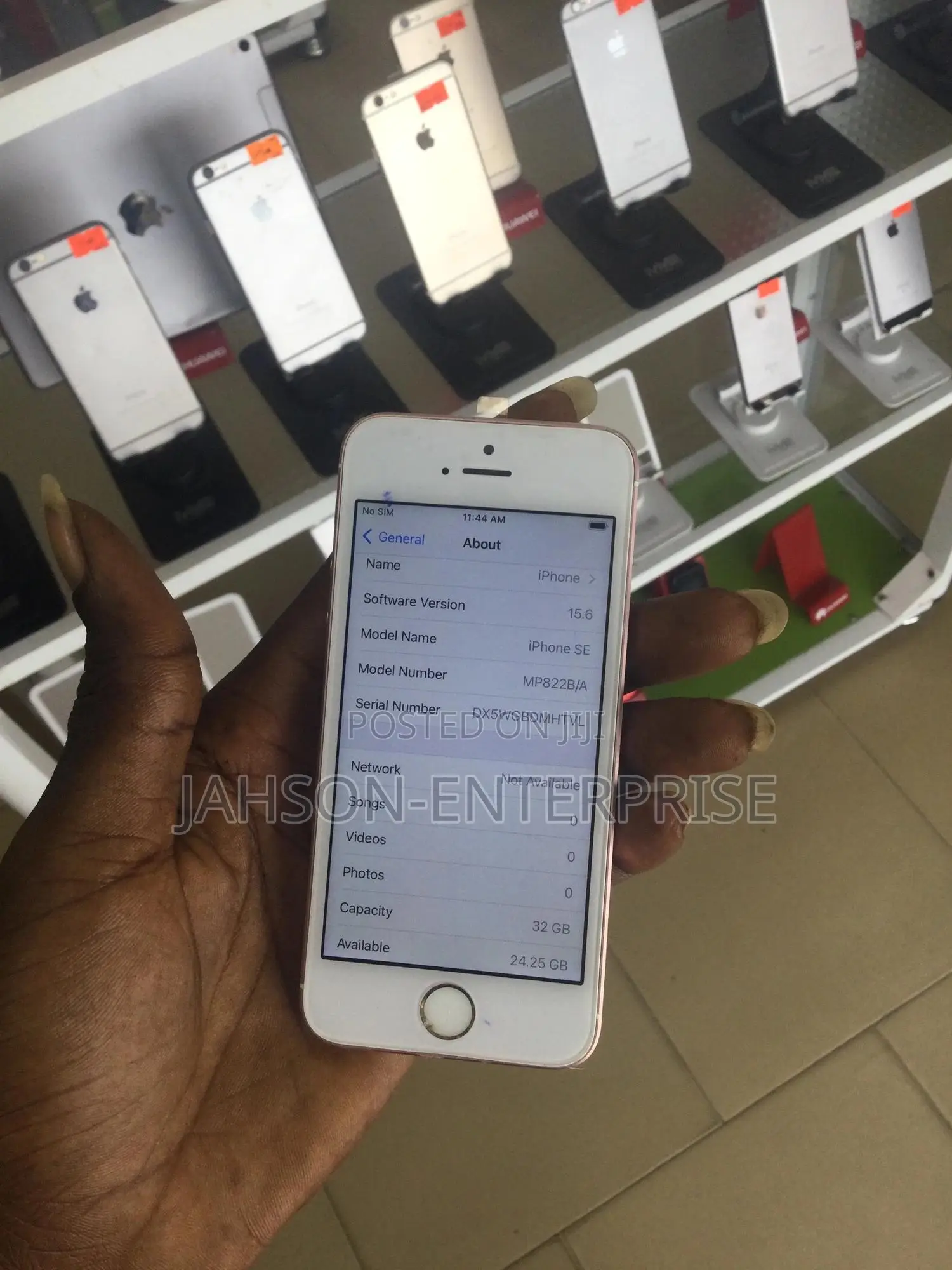 Apple iPhone SE 32 GB Silver in Ga West Municipal - Mobile Phones ...