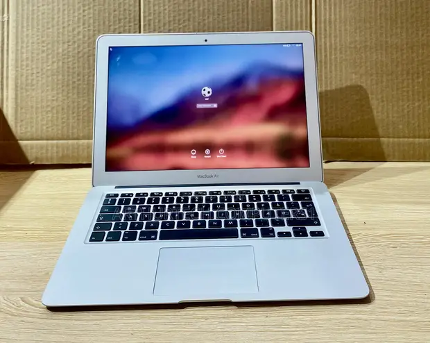 フリマアプリ MacBook Intel airobi