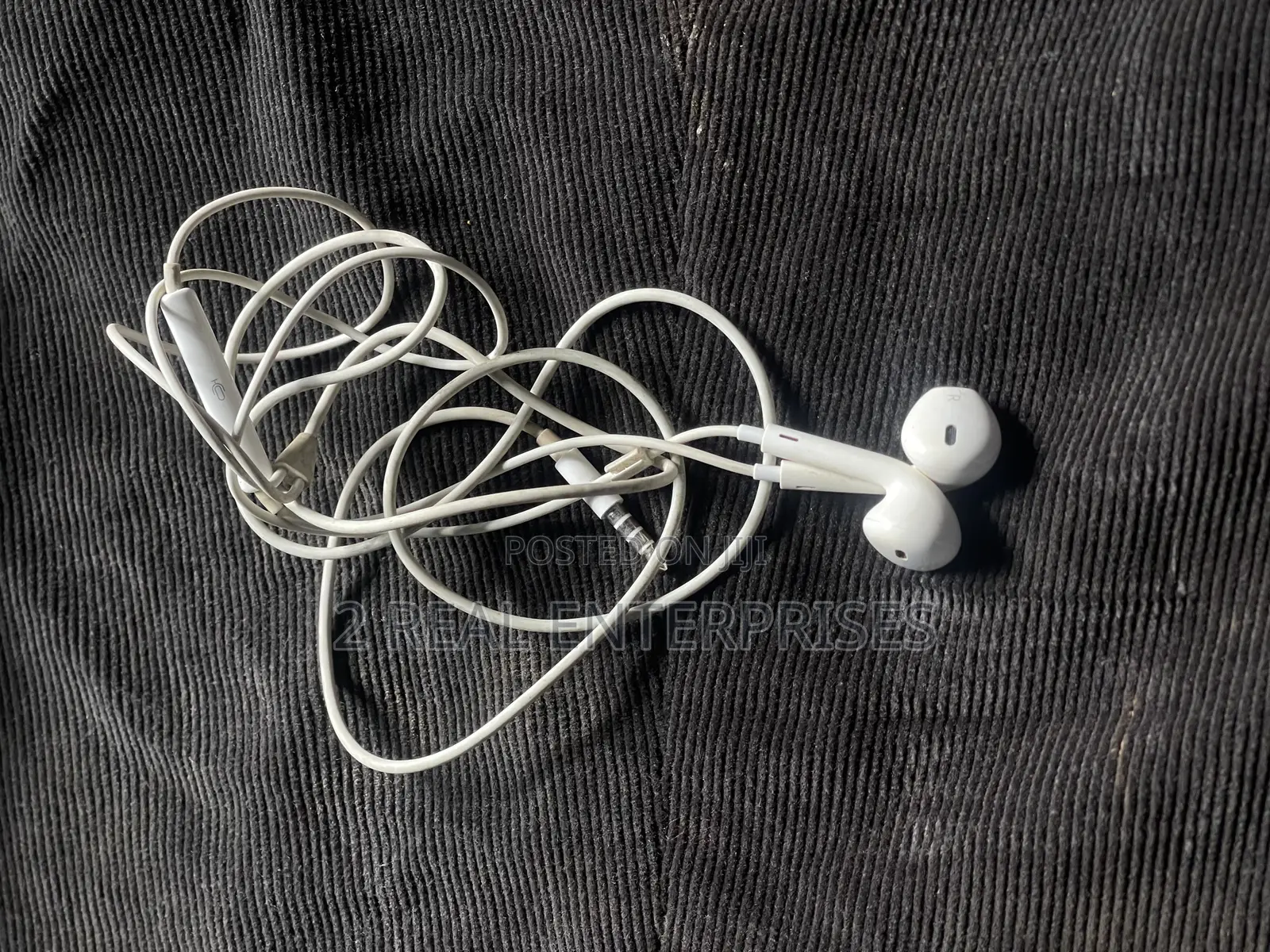 Original Apple Handsfree/ Earphones Pin in Oyarifa - Headphones, Two ...