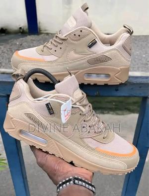 Original Nike Air Max Sneakers in Tema Metropolitan - Shoes, Divine ...