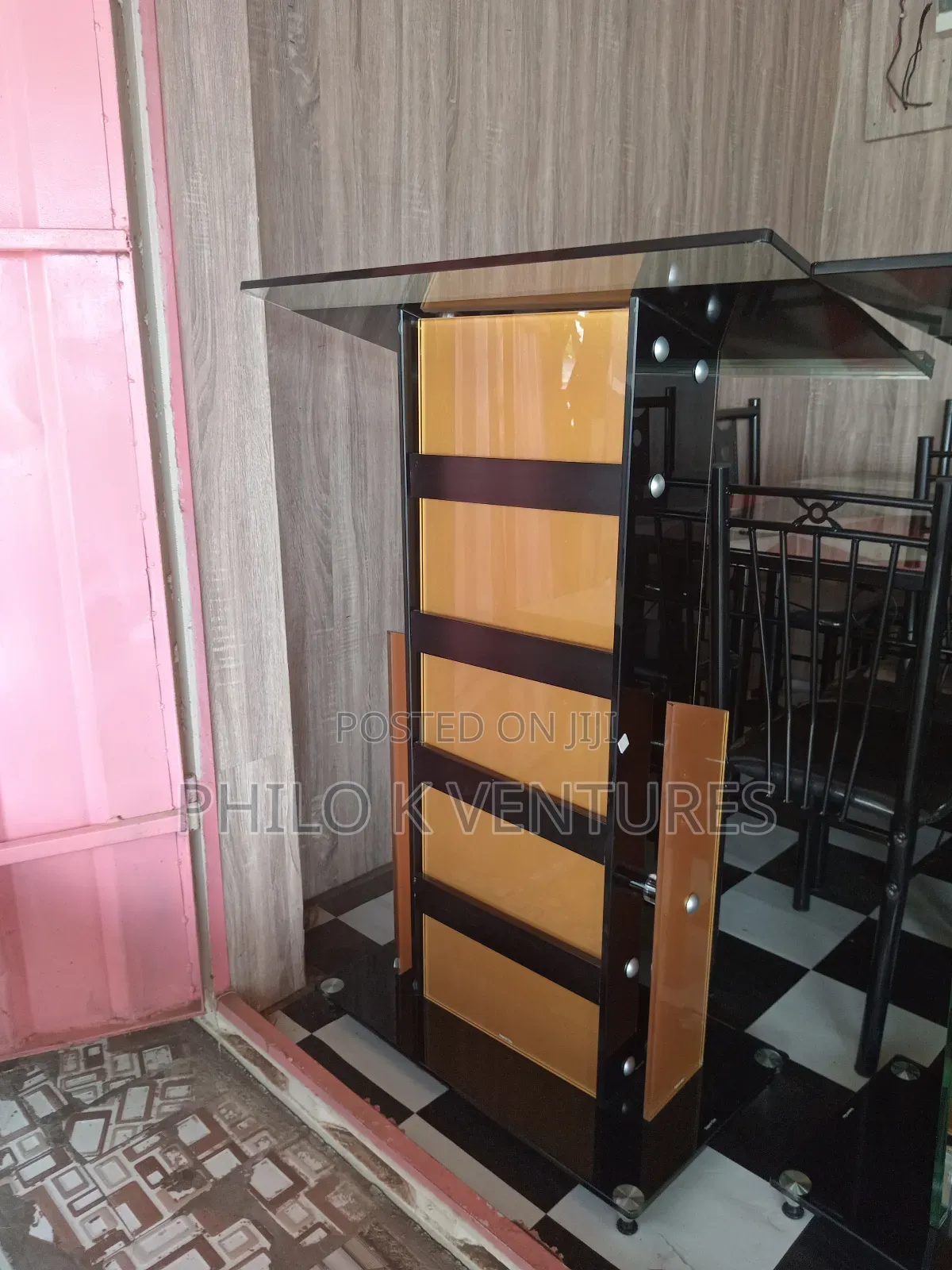Yelbow Design Glass Pulpit in Madina - Furniture, Mrs Makiss | Jiji.com.gh