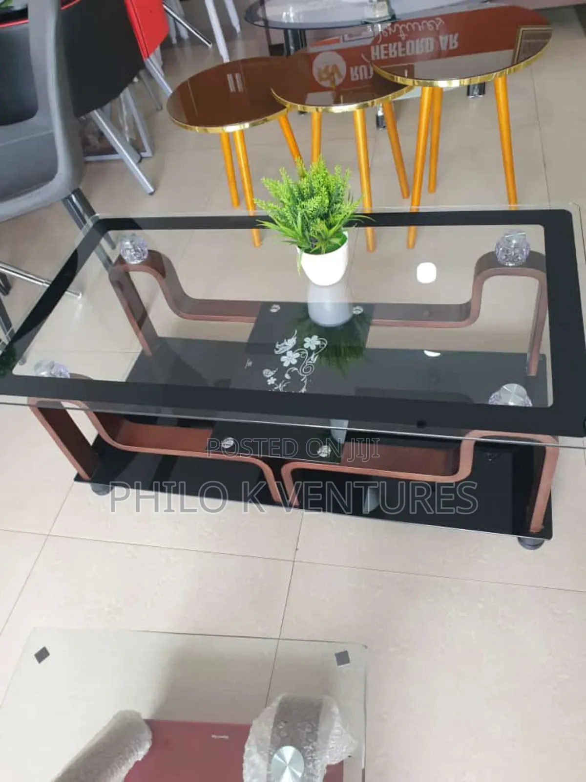 Transparent Glass Center Table in Madina - Furniture, Mrs Makiss | Jiji ...