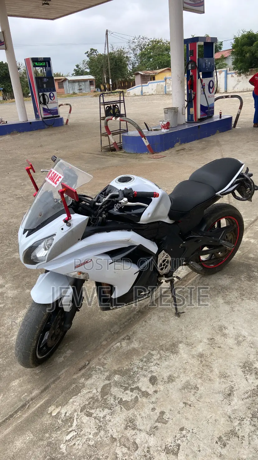 Kawasaki Bike 2018 White in Accra Metropolitan - Motorcycles & Scooters, Jewel Piesie | Jiji.com.gh
