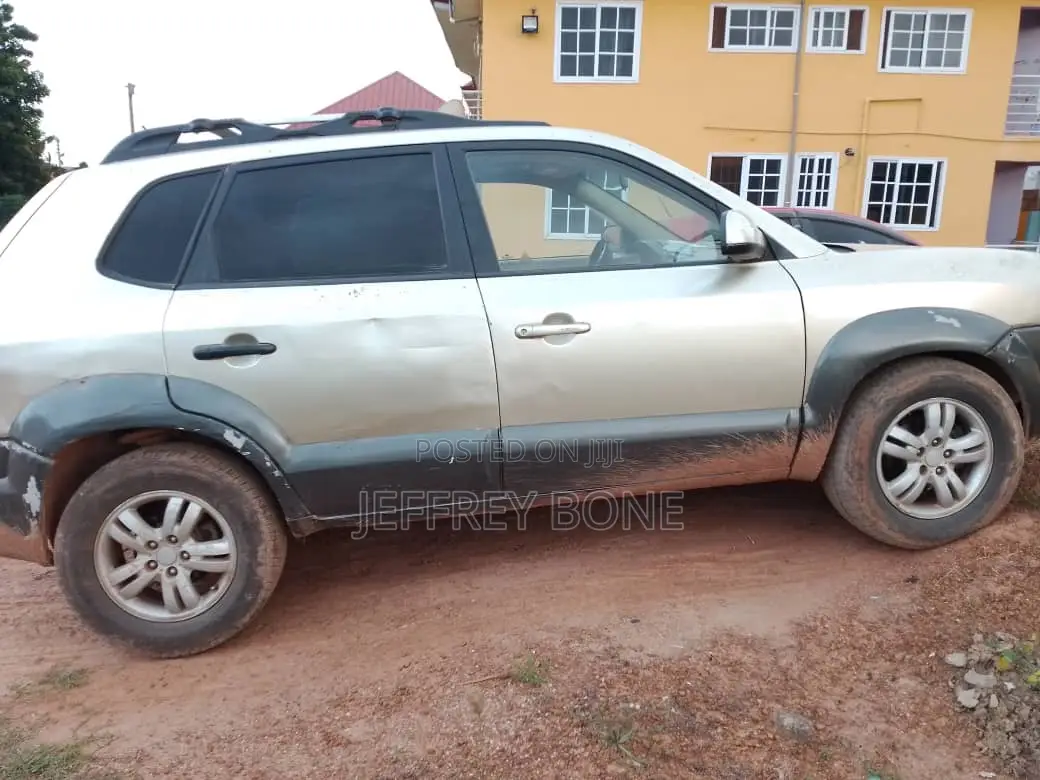 Hyundai Tucson GLS FWD 2011 Gold in Apenkwa - Cars, Jeffrey Bone | Jiji ...