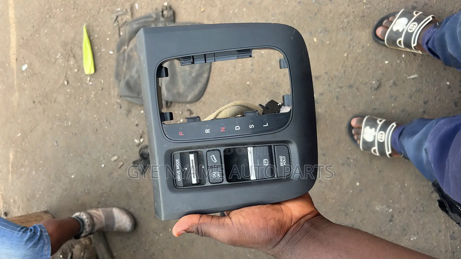 Honda Crv 2024 Parking Switch in Abossey Okai - Vehicle Parts ...