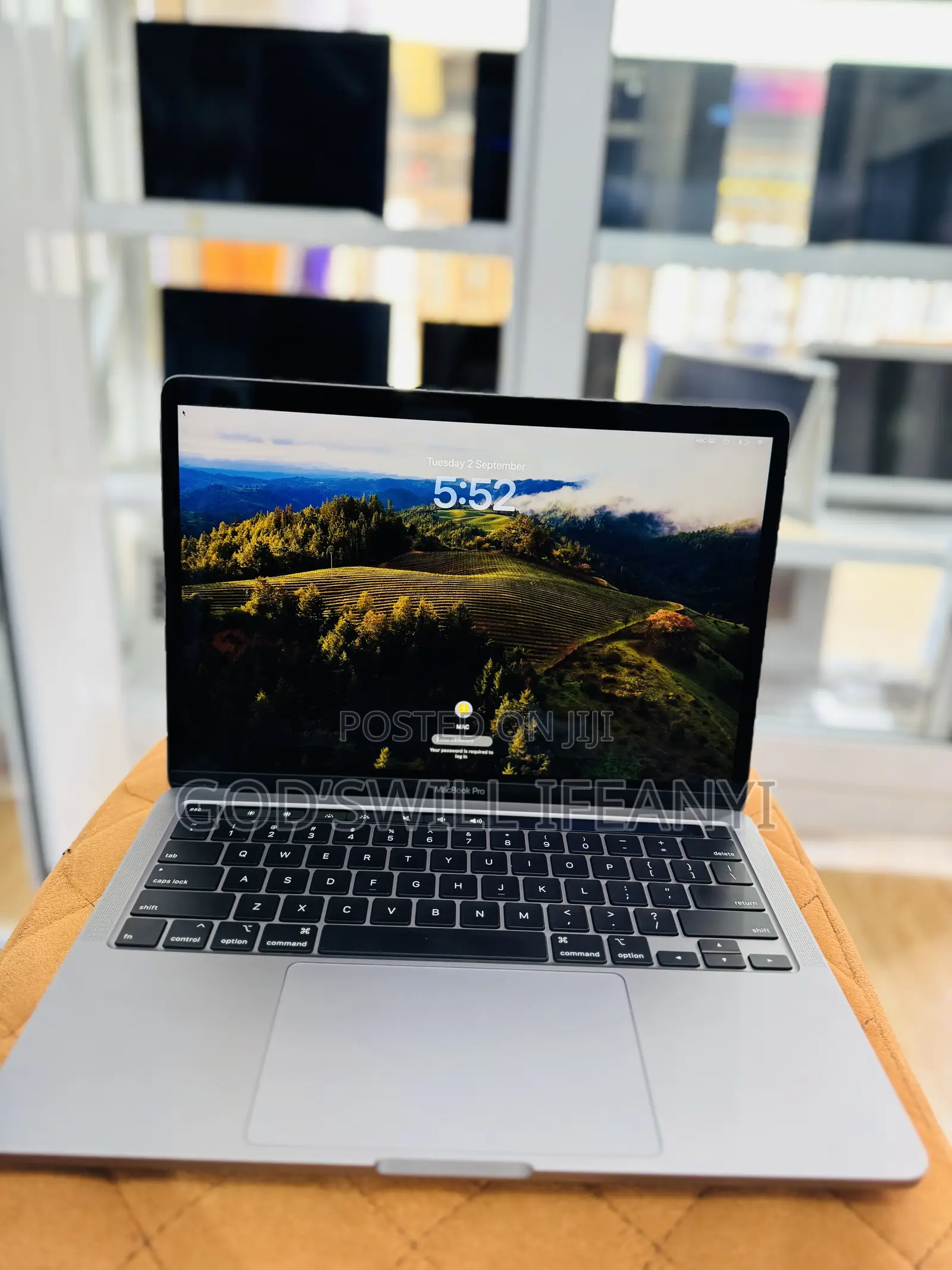 Laptop Apple MacBook Pro 2020 8GB Intel Core I5 SSD 256GB in Circle ...