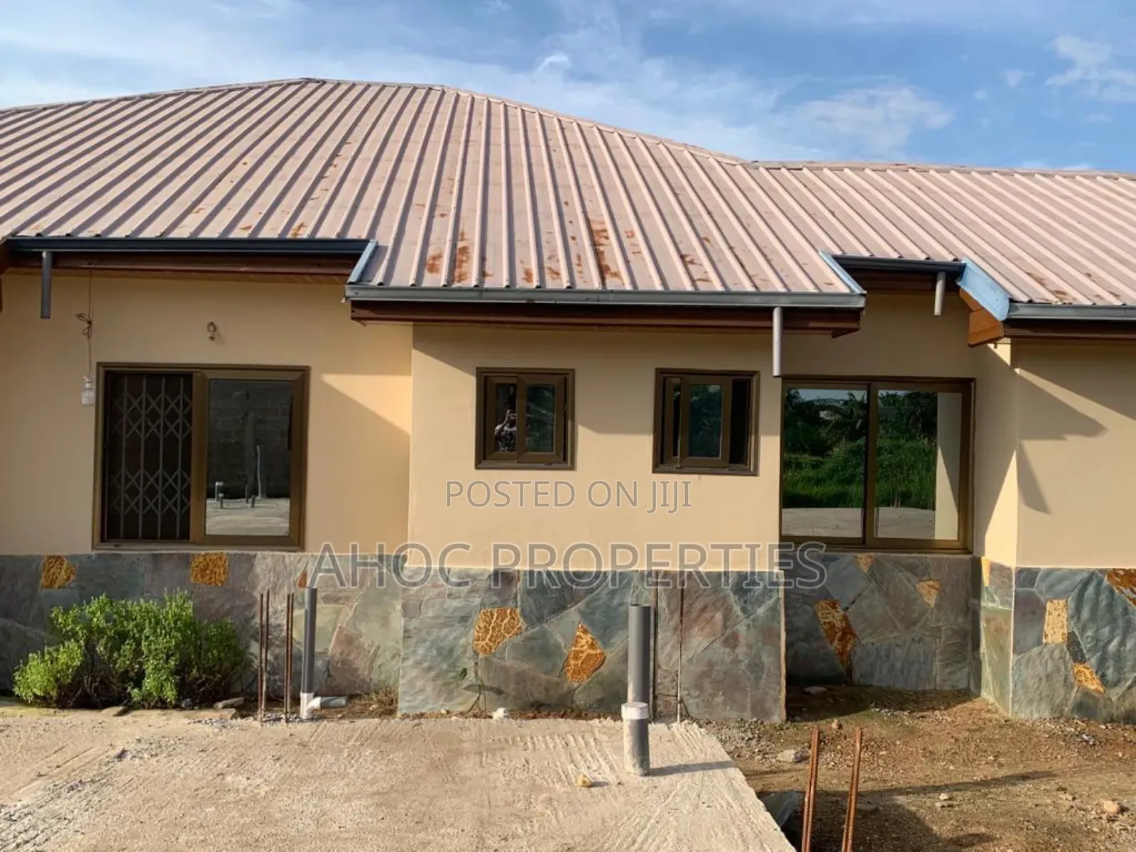 5bdrm House in Doblo Gono Amasaman, Station Area for sale in Station ...
