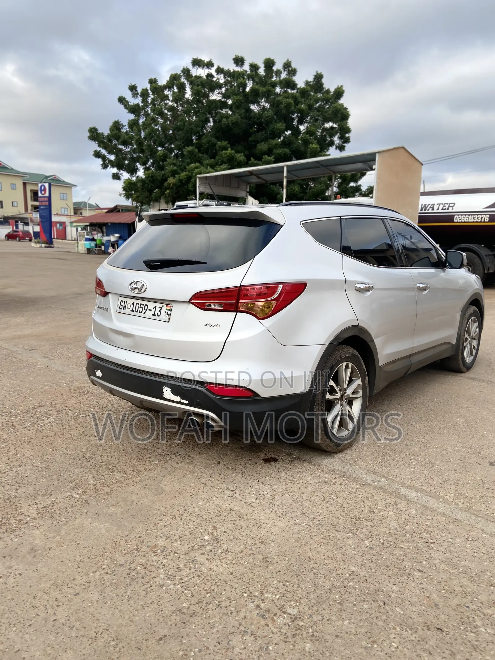Hyundai Santa Fe 2013 Silver in Madina - Cars, Okyere Bright | Jiji.com.gh