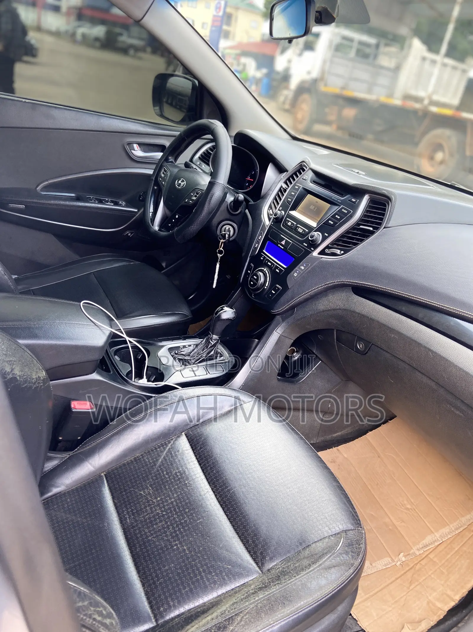 Hyundai Santa Fe 2013 Silver in Madina - Cars, Okyere Bright | Jiji.com.gh