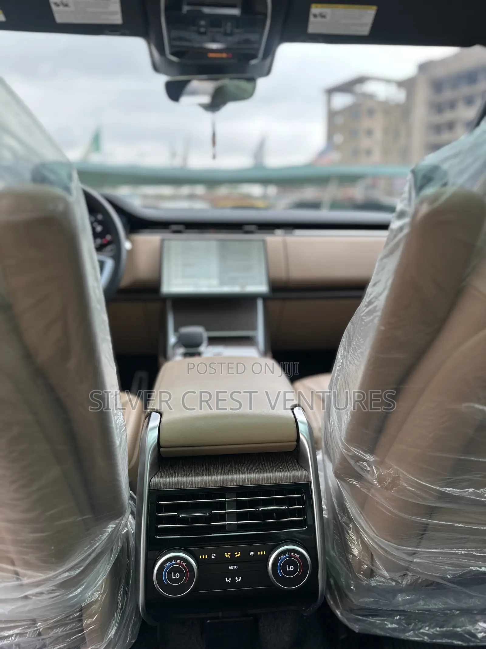 Land Rover Range Rover Vogue 2025 White in Dome - Cars, Silver Crest ...