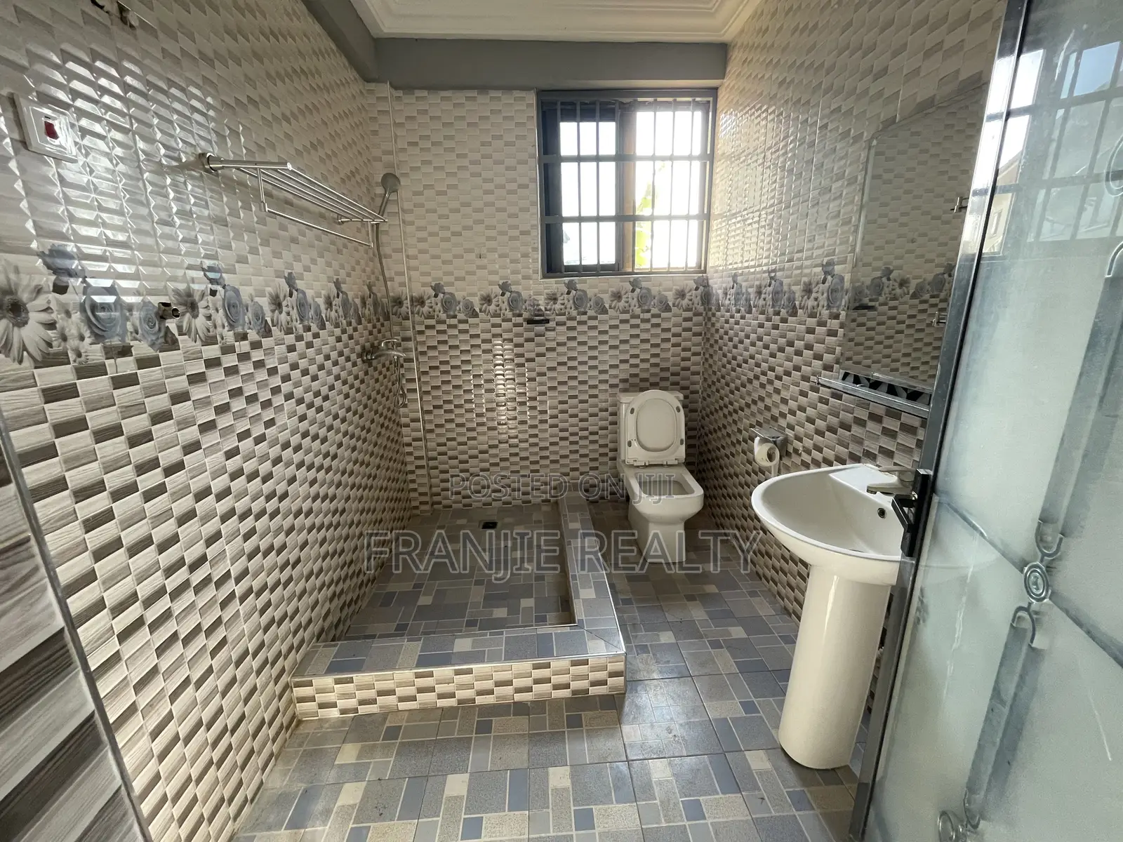 3bdrm Apartment in Franjie Realty, West Hills Mall Area for rent in ...