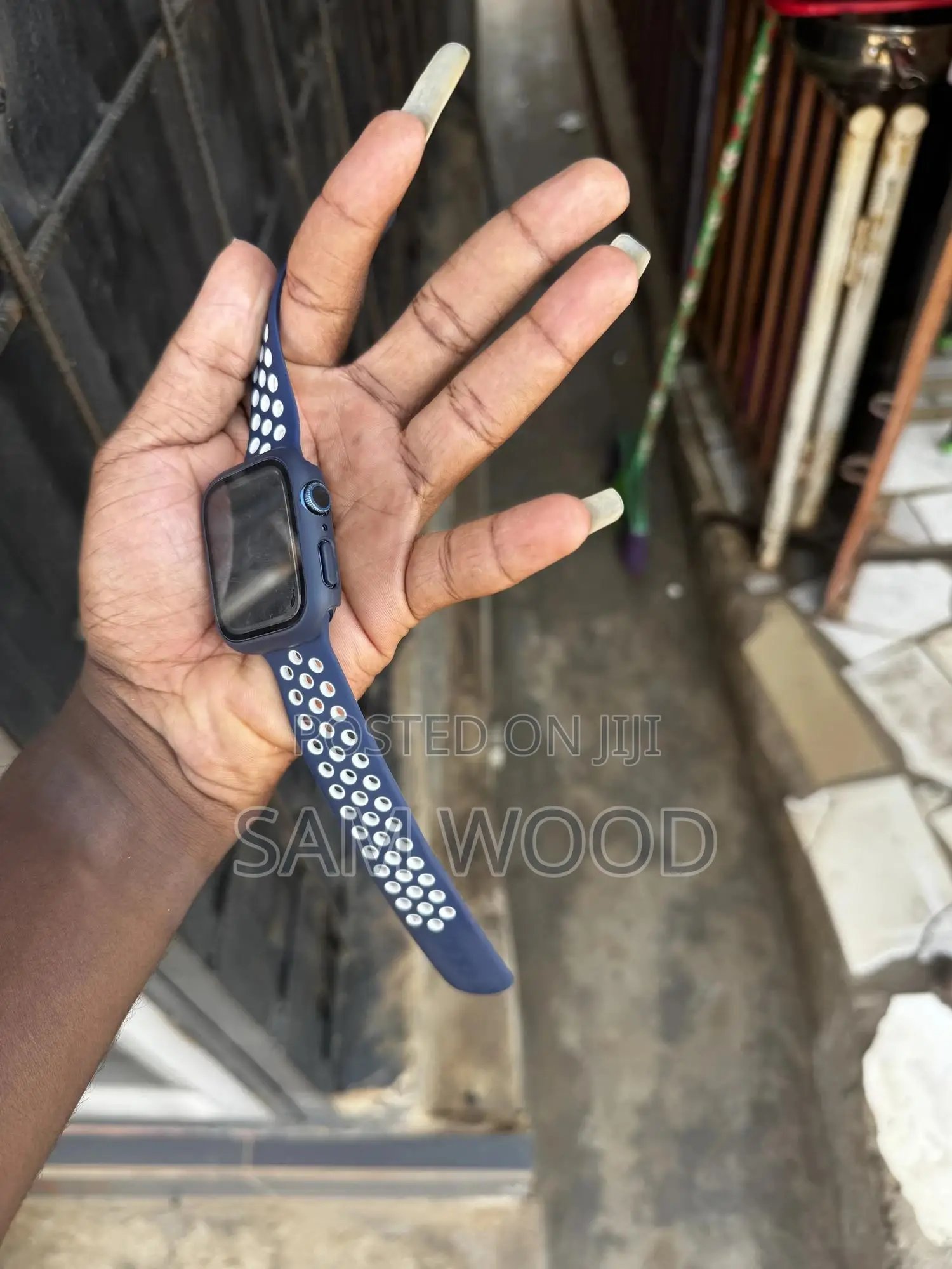 Apple Watch Series 7 in Tema Metropolitan - Smart Watches, Sam Wood ...