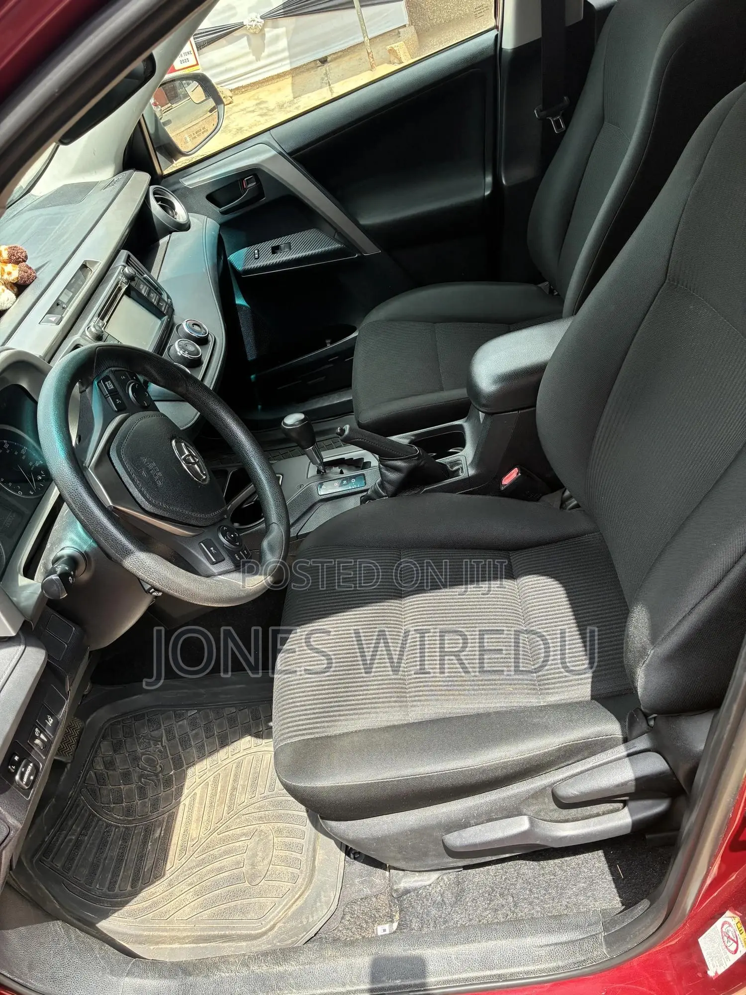 Toyota RAV4 LE 4dr SUV (2.5L 4cyl 6A) 2018 Red in Dome - Cars, Jones ...