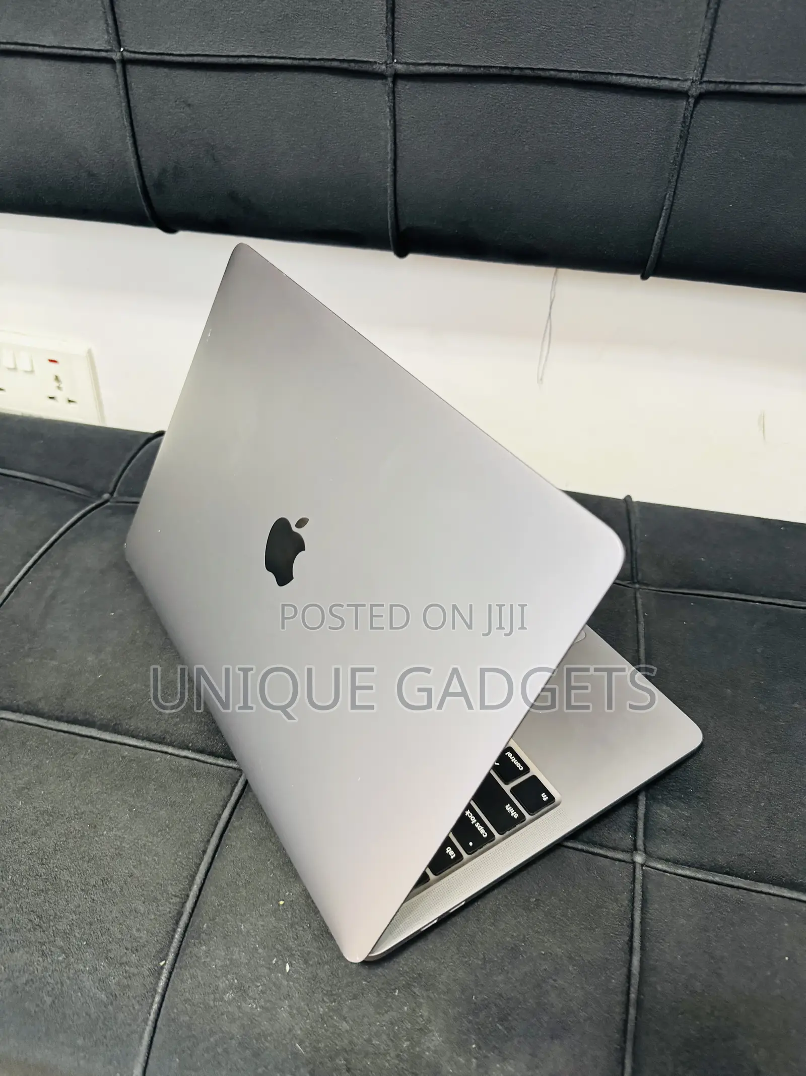 Laptop Apple MacBook Pro 2020 16GB Intel Core I5 SSD 512GB in Circle ...