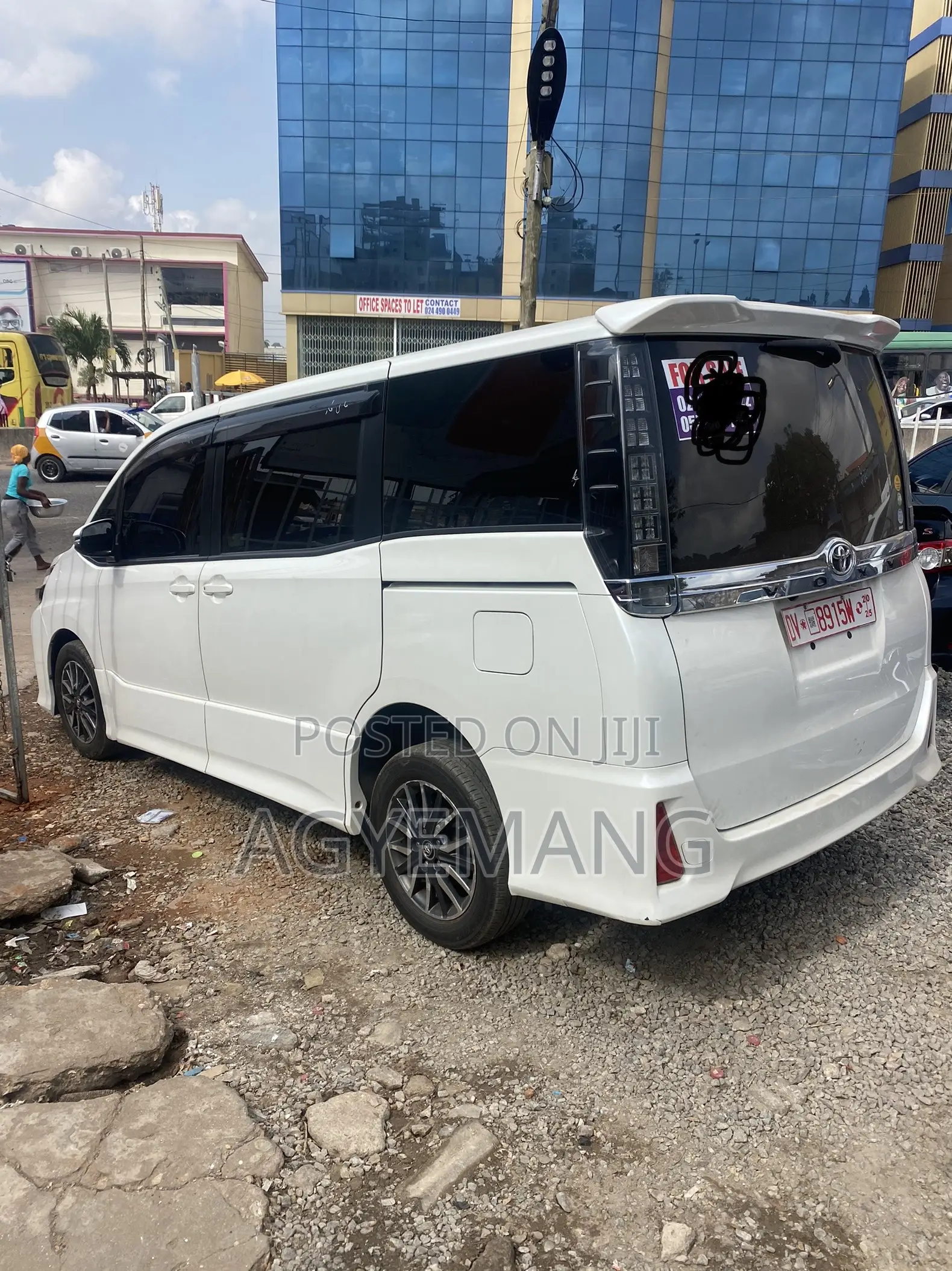 Toyota Voxy 2016 White in Circle - Cars, Agyemang Edmund | Jiji.com.gh