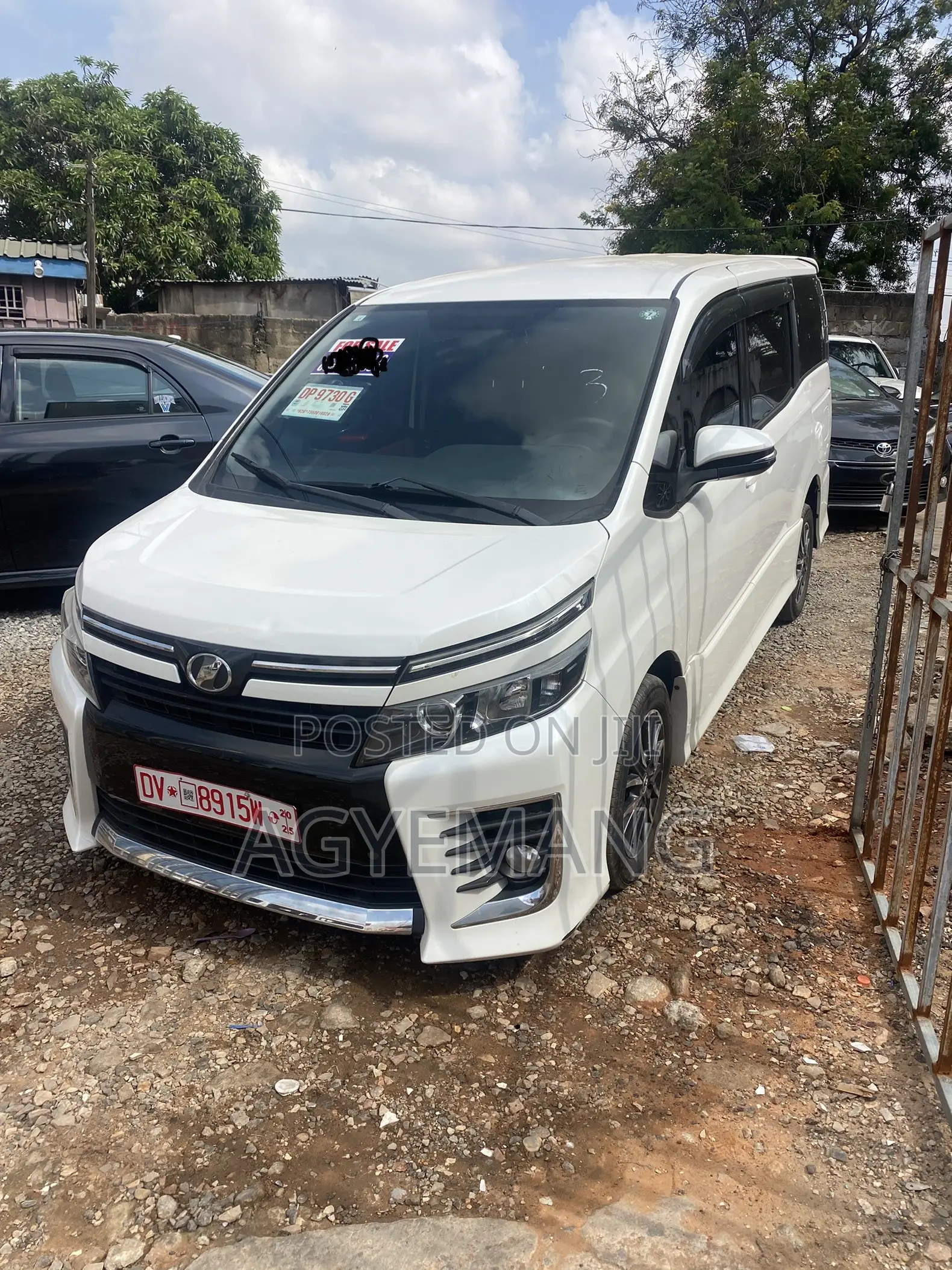 Toyota Voxy 2016 White in Circle - Cars, Agyemang Edmund | Jiji.com.gh