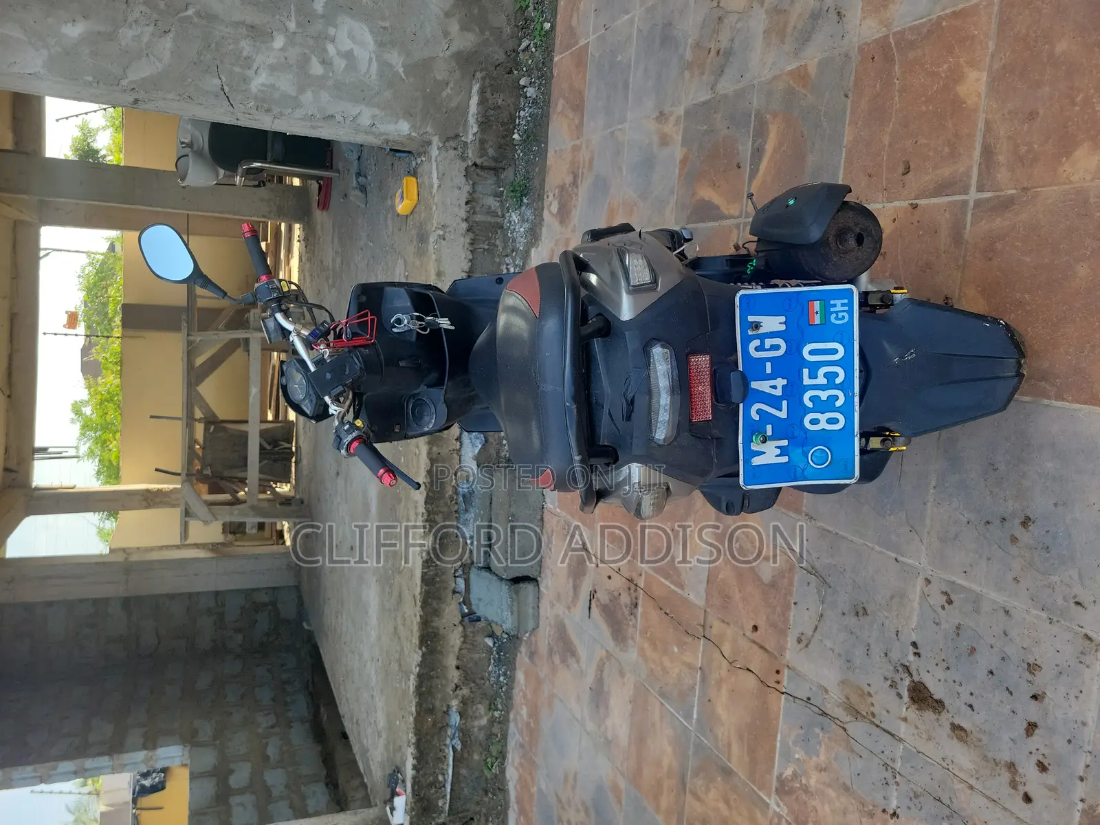 Piaggio Scooter 2024 Silver in Tema Metropolitan - Motorcycles ...