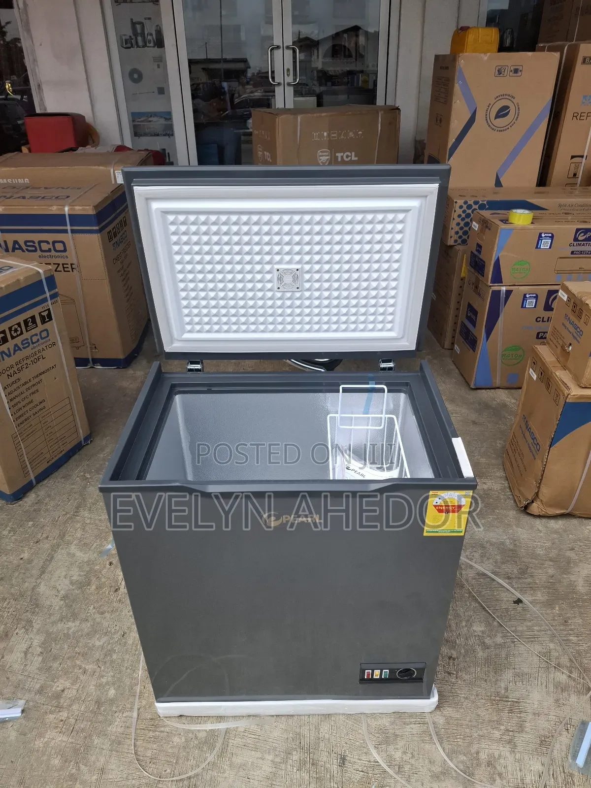 Best Energy Saver Pearl Chest Freezer 150litres With Glass Top for Sal ...