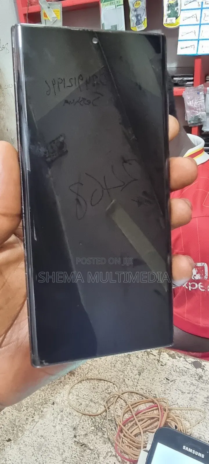 Samsung S22 Ultra Original Screen With Gentle Crack at the Bottom Left ...