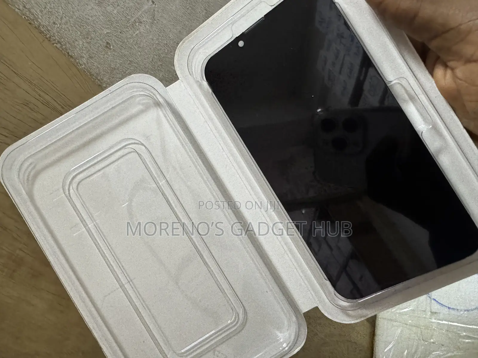 Normal Phone Screen for iPhone 13 in Circle - Accessories for Phones ...