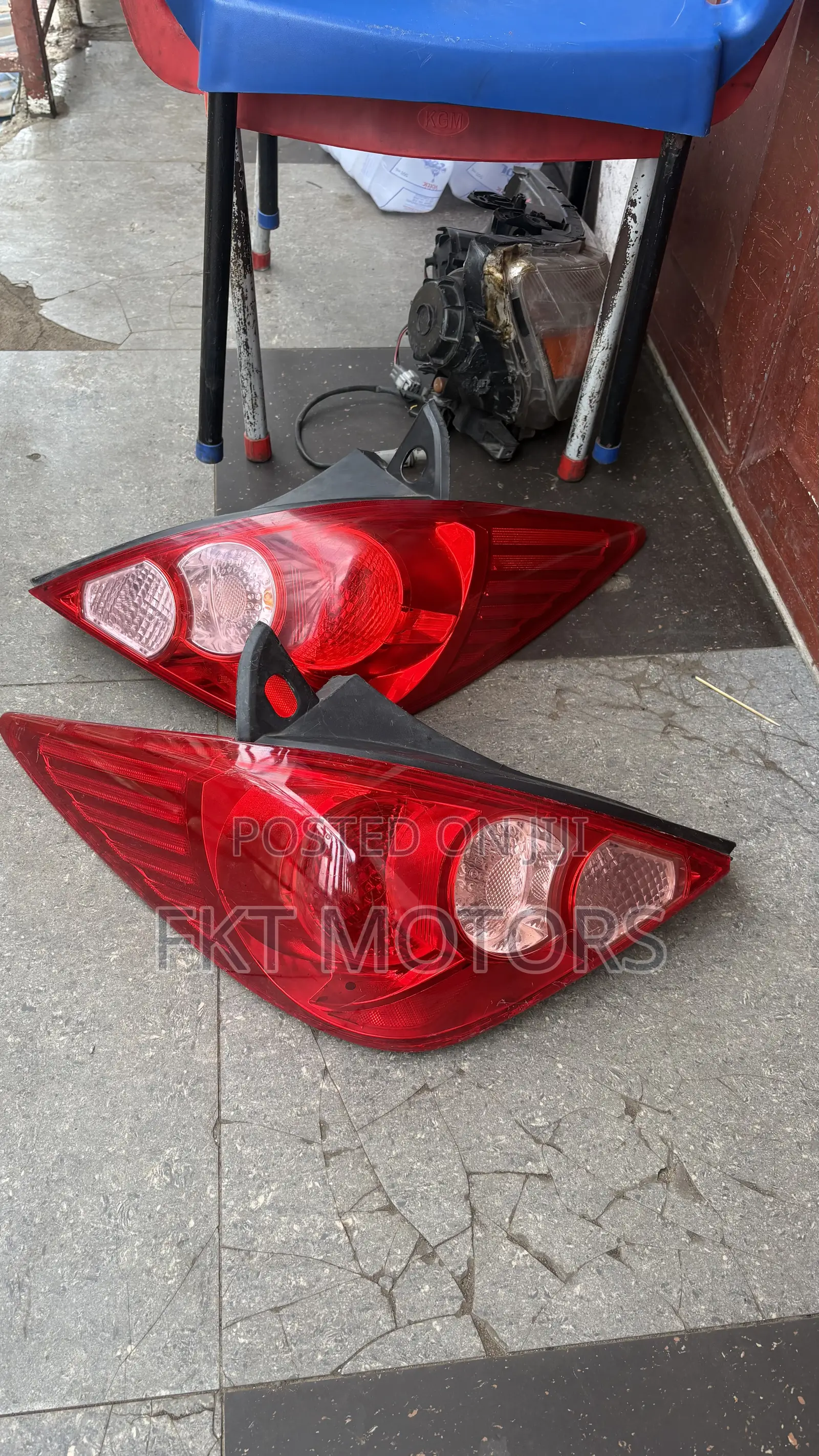 Nissan Versa Hatchbacktaillight 2005,2006,2007,2008,2009,2010,2012,13 in Abossey Okai - Vehicle ...