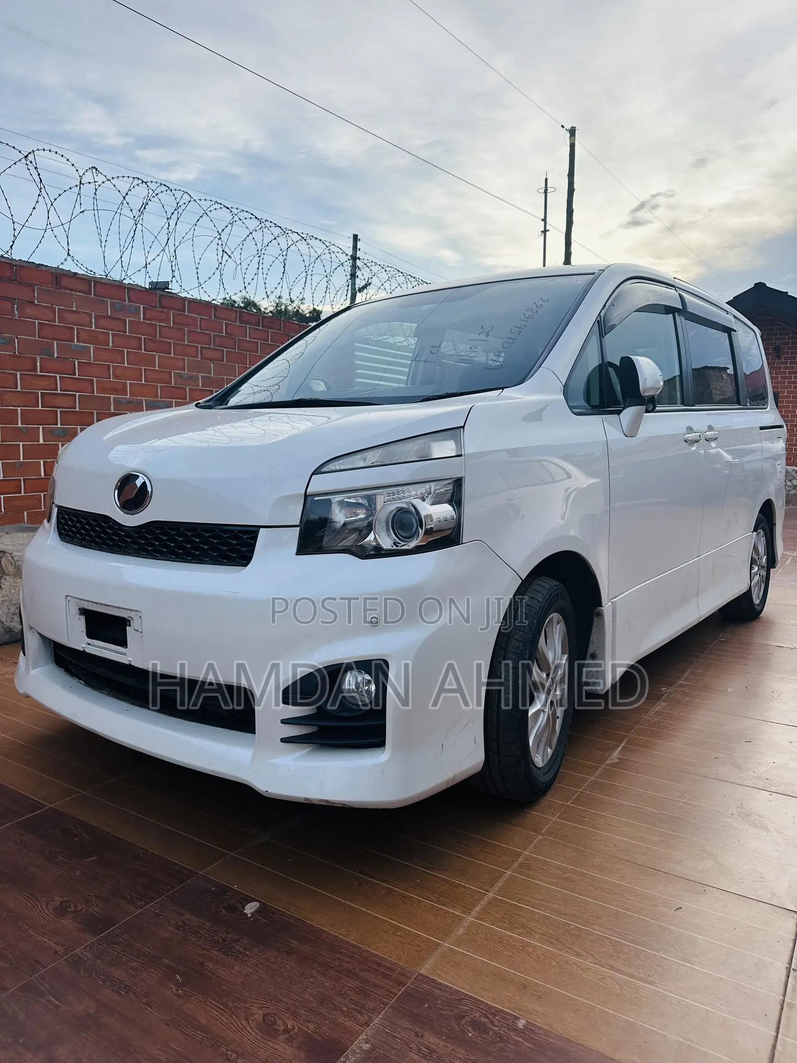 Toyota Voxy 2012 White in Weija - Cars, Hamdan Ahmed | Jiji.com.gh