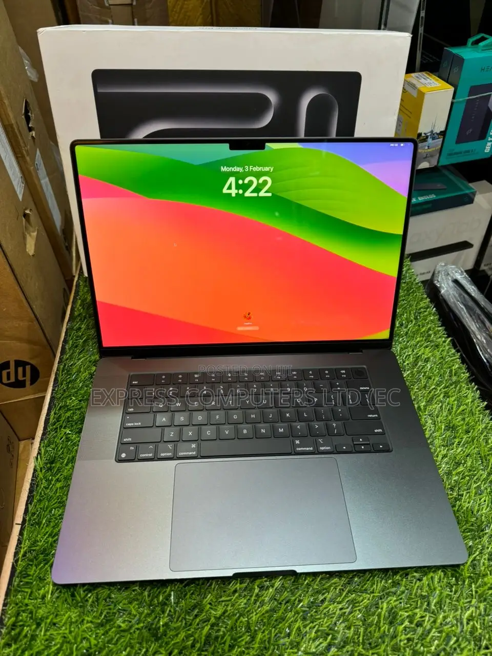 Apple MacBook Pro 2023 M3 Pro 16-Inch 18GB Apple M3 SSHD (Hybrid) 512GB ...