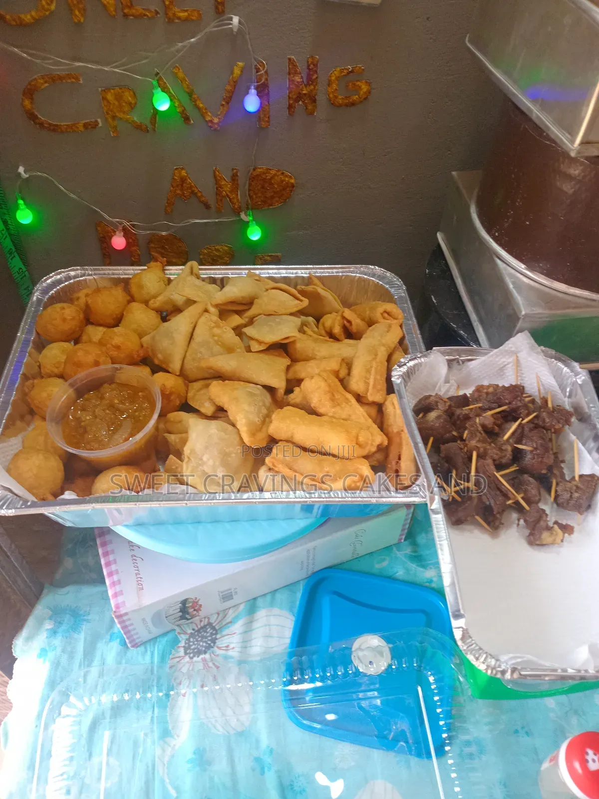 Small Chops( Samosa, Springrolls, Puff-Puff, Stick Meat With Sauce in ...