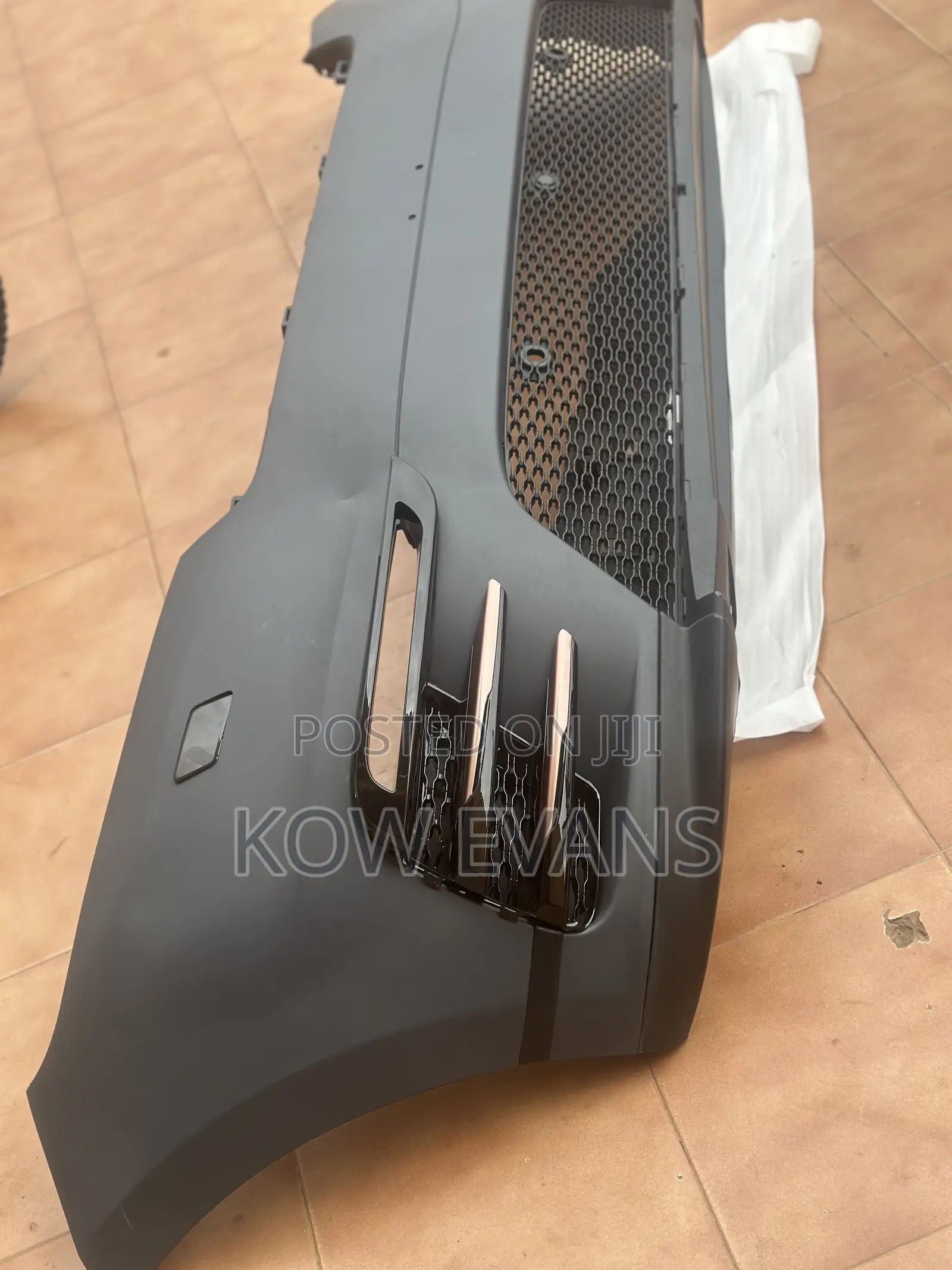 Range Rover Velar Complete Front Bumper in Spintex - Vehicle Parts ...