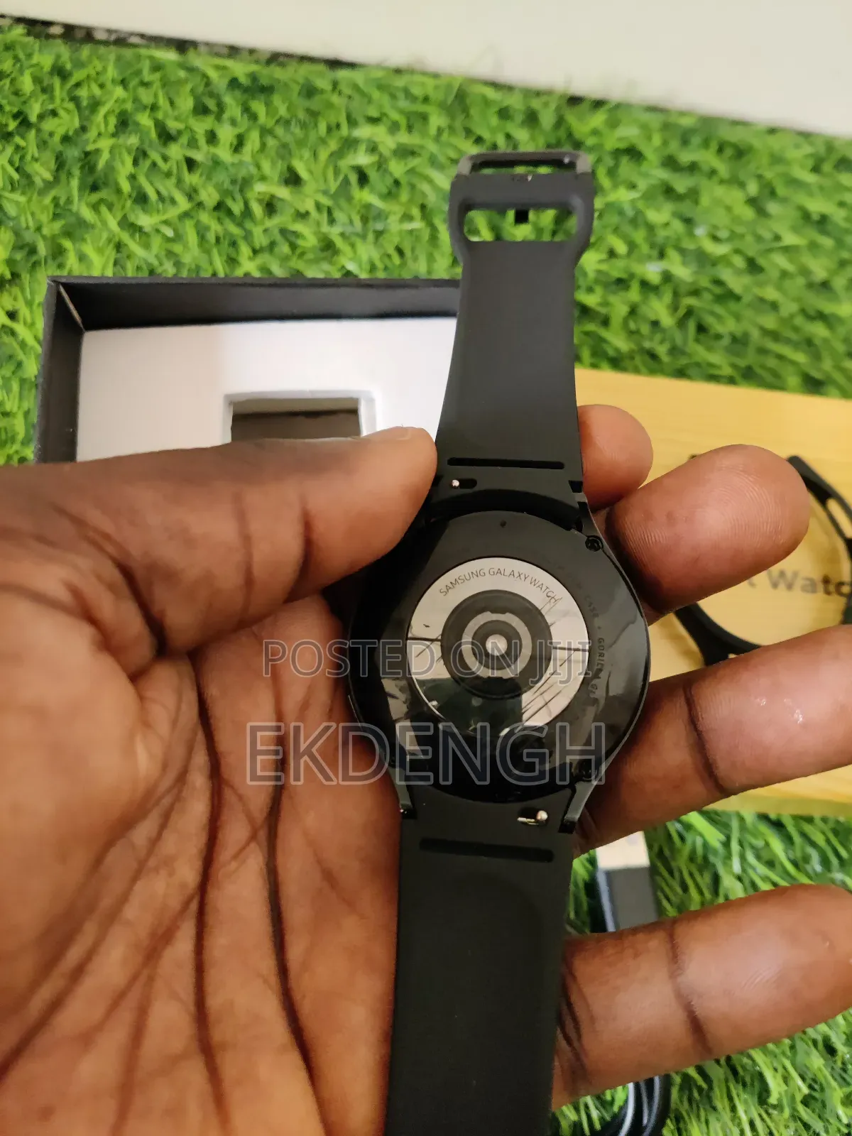 Samsung Galaxy Watch 4 44mm With Cover and Screen Protector in Tema ...