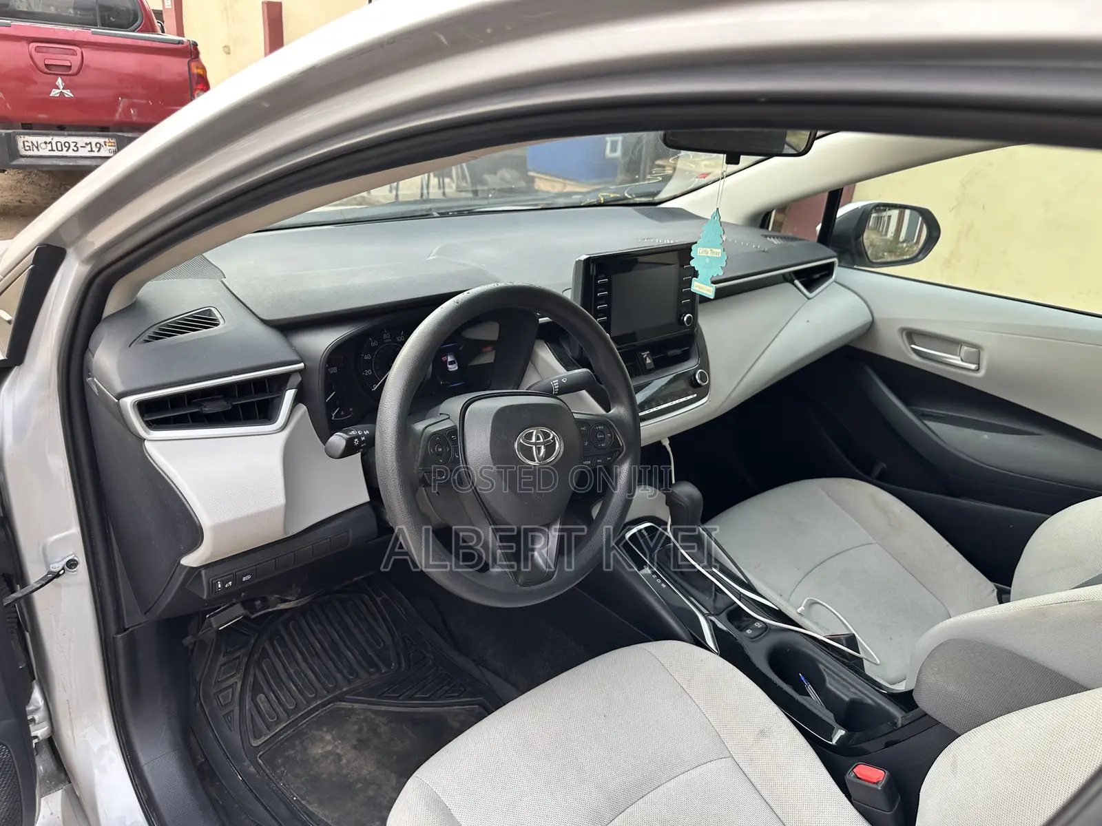 Toyota Corolla XLE 2020 Silver in Lapaz - Cars, Albert Kyei | Jiji.com.gh