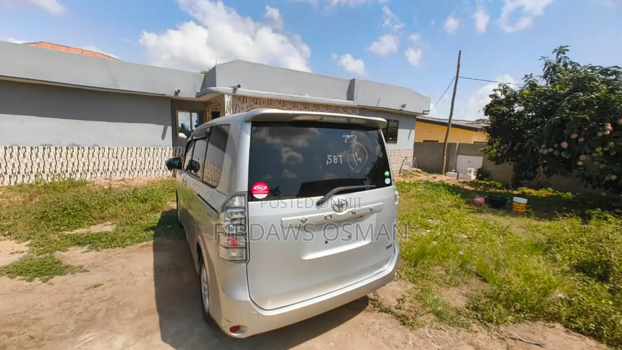 Toyota Voxy 2013 Grey in Kasoa - Buses & Microbuses, Firdaws Osman ...
