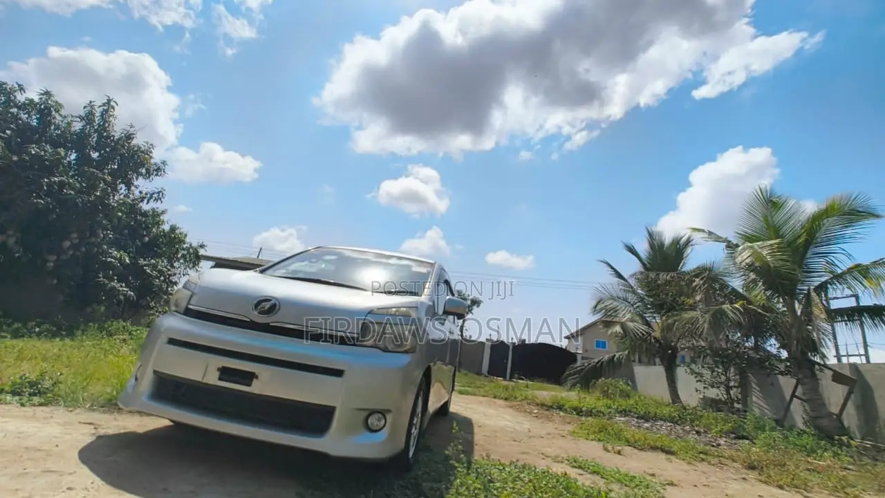 Toyota Voxy 2013 Grey in Kasoa - Buses & Microbuses, Firdaws Osman ...