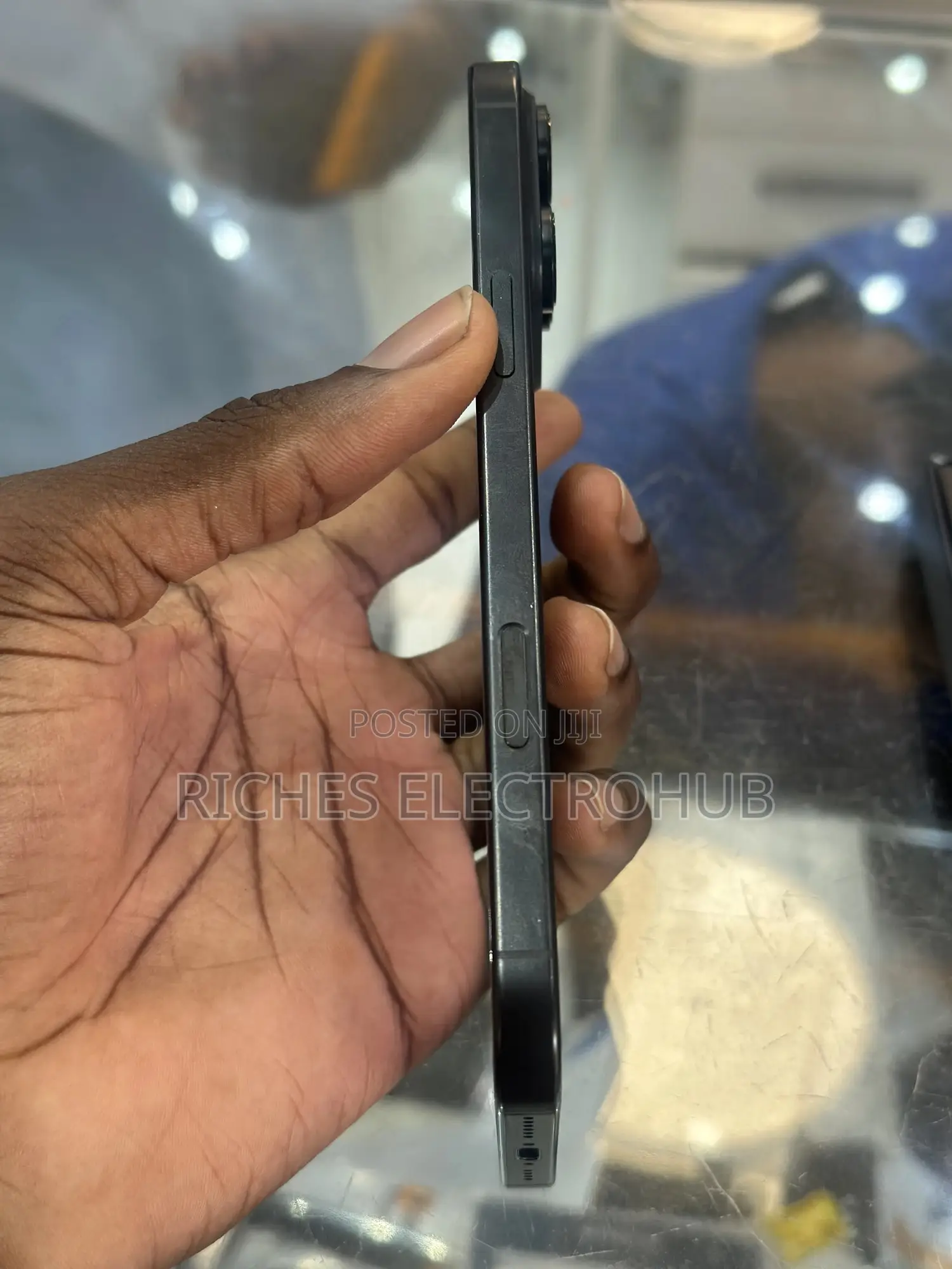 Apple iPhone 16 Pro Max 256 GB Black in Circle - Mobile Phones ...