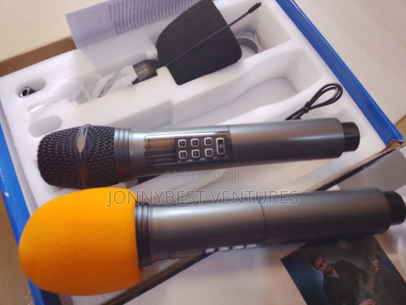 Professional Universal Wireless Microphone Chargeable Microphone in ...