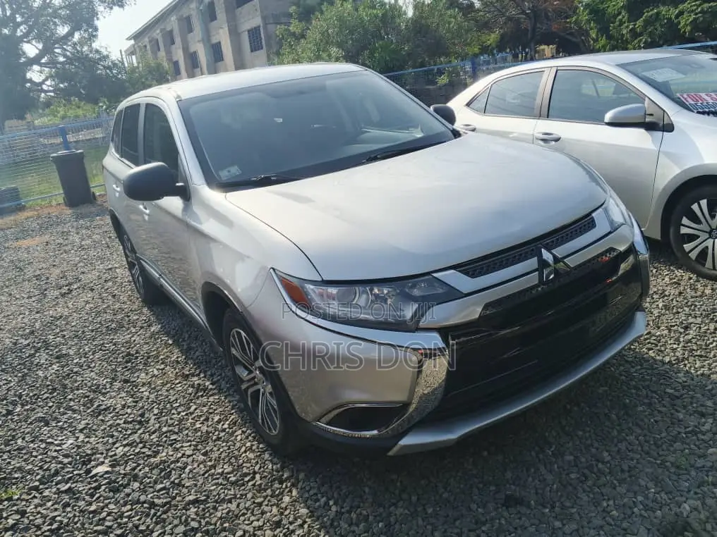 Mitsubishi Outlander 2.0 PHEV AWD 2018 Silver in Tema Metropolitan ...