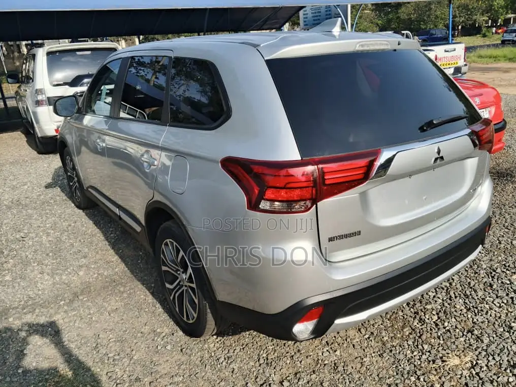 Mitsubishi Outlander 2.0 PHEV AWD 2018 Silver in Tema Metropolitan ...