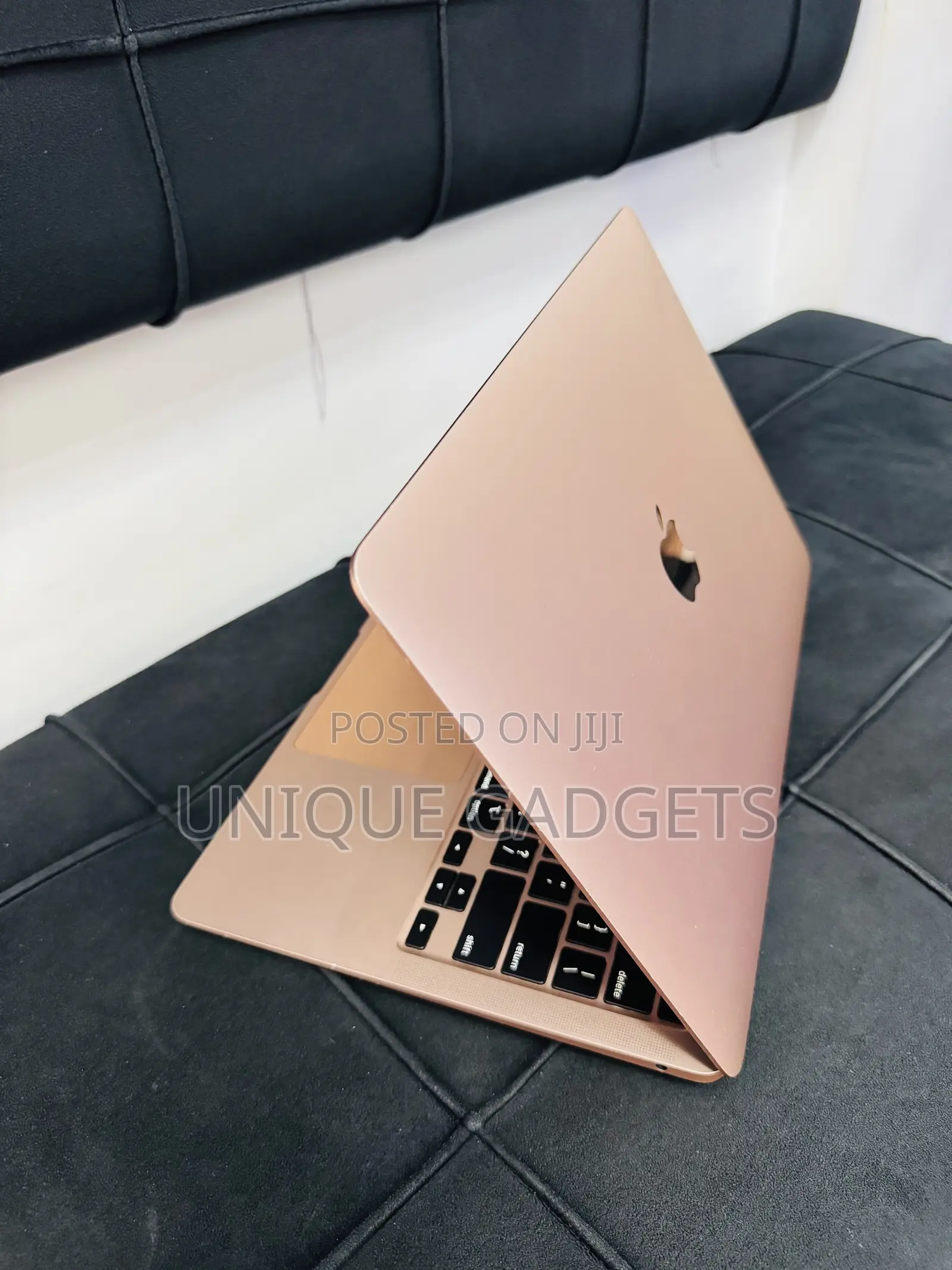 Laptop Apple MacBook Air 2020 M1 8GB Apple M1 SSD 256GB in Circle ...