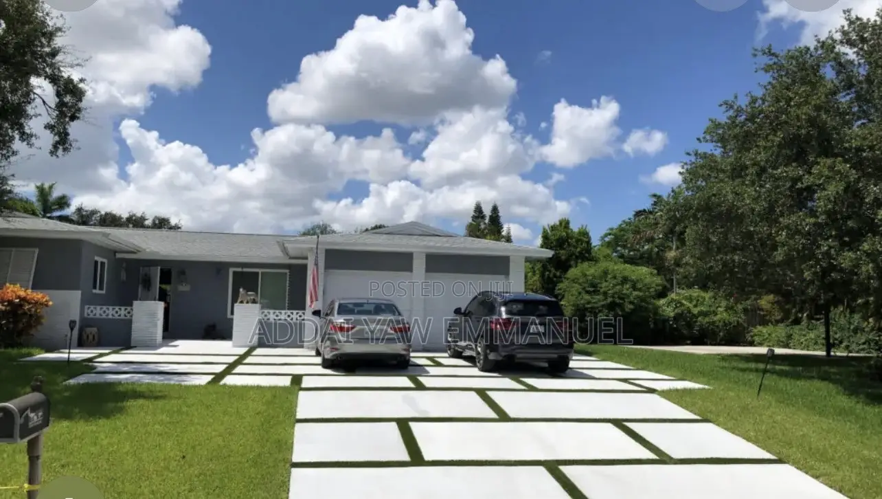 Concrete Slabs Green Grass Astroturf in Circle - Garden Supplies, Able ...