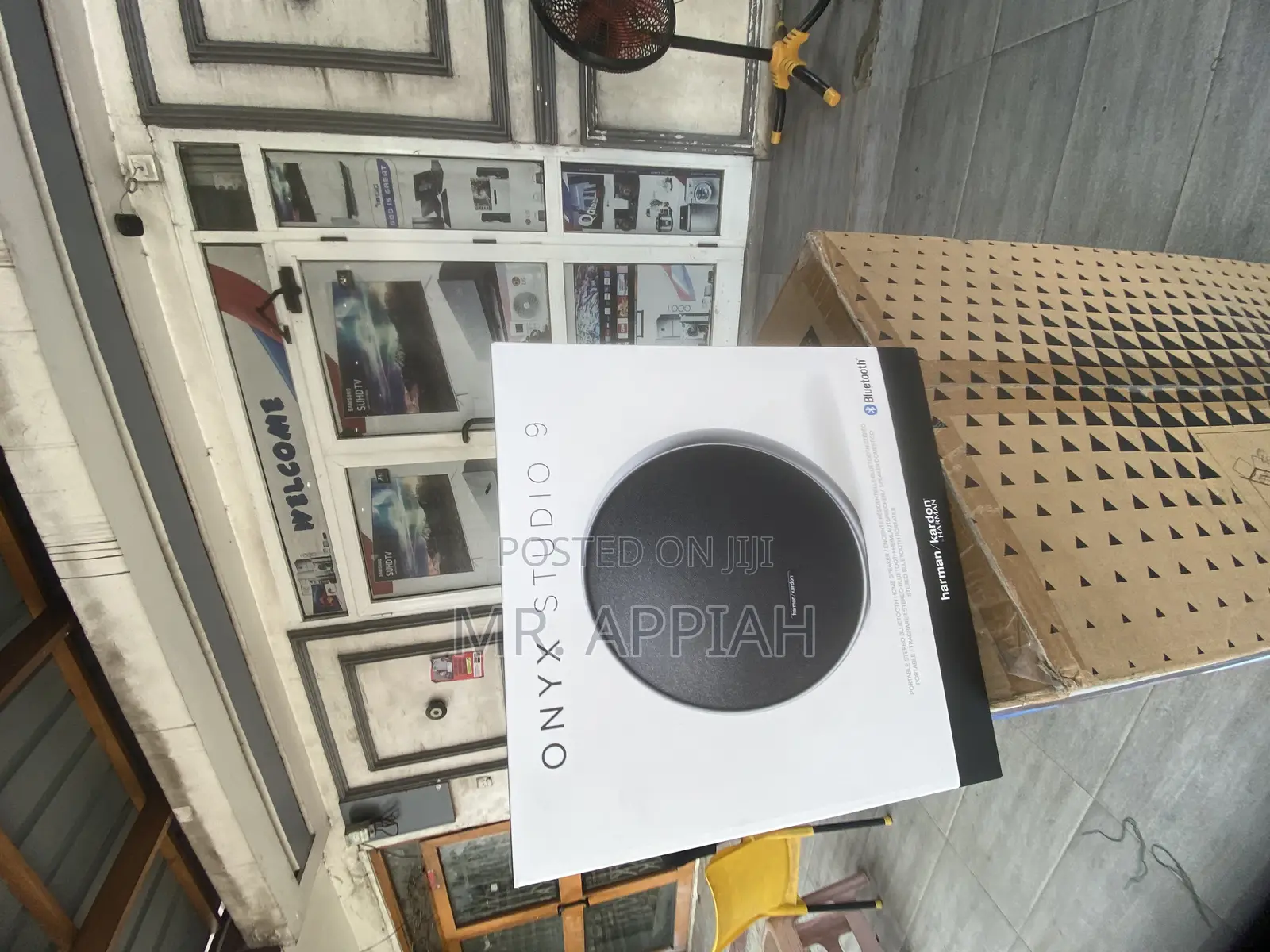 Glamorous Sound: The New Harman Kardon Onyx Studio 9 Speaker in ...