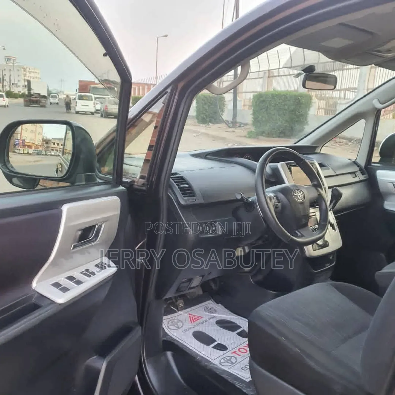 Toyota Voxy 2010 Black in Accra Metropolitan - Cars, Jerry Osabutey ...