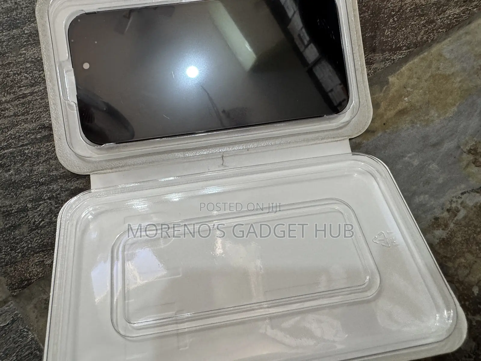 Normal Screen for iPhone 16 in Circle - Accessories for Phones ...