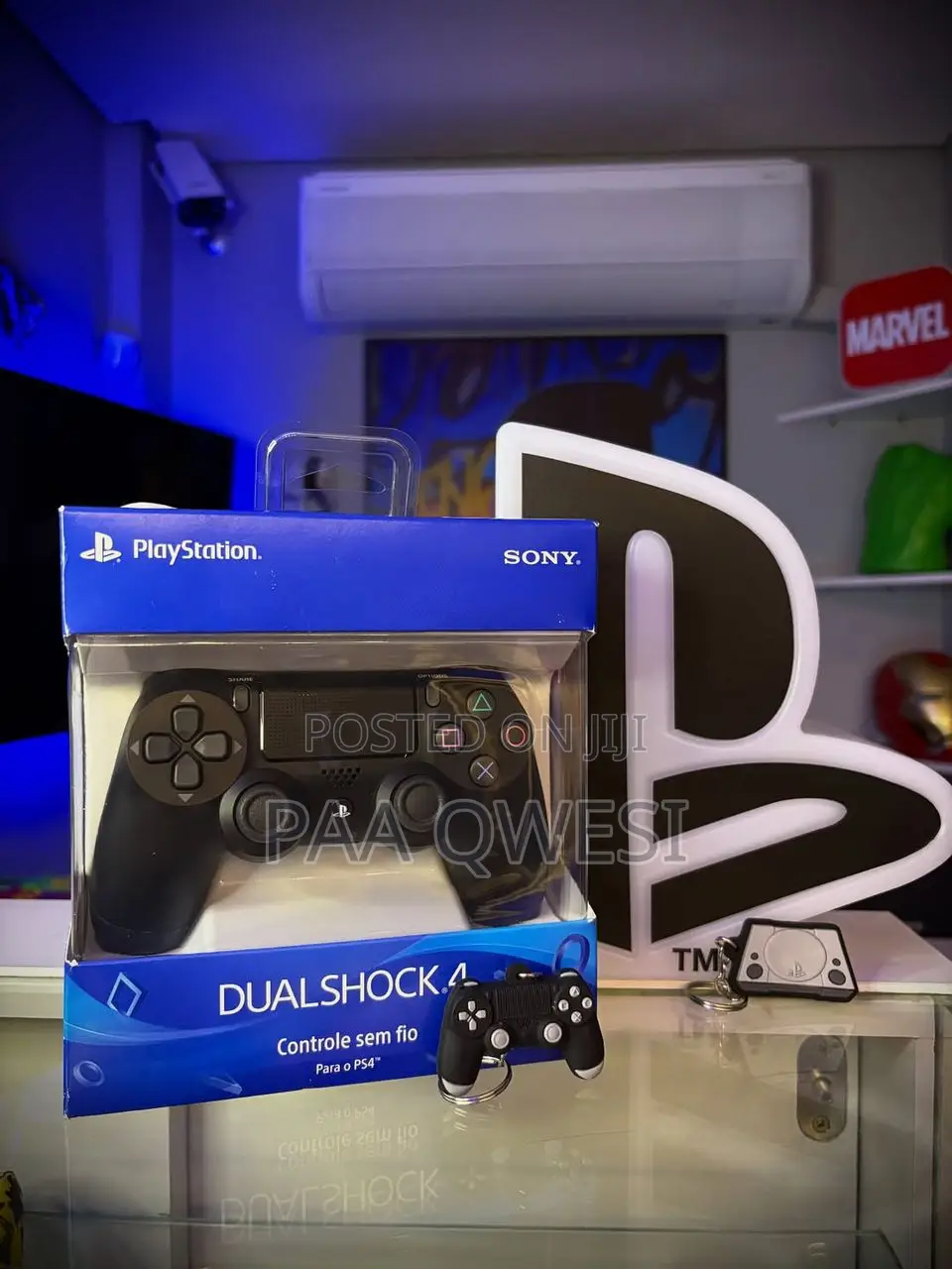 Sony Playstation 4 Dualshock 4 Controller in Circle - Video Game ...