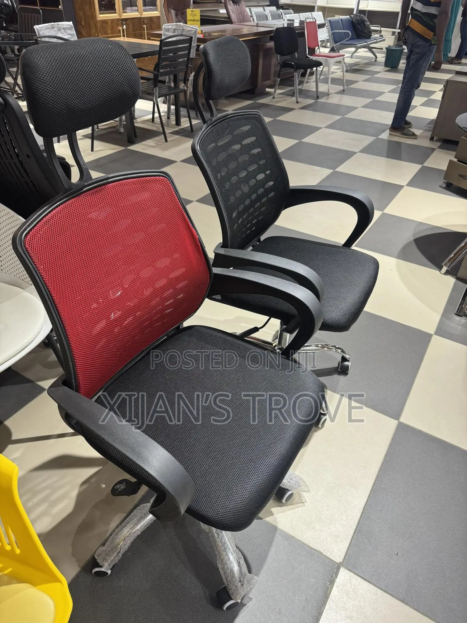 Comfortable Mesh Office Chair With Headrest – Adjustable Swivel in ...